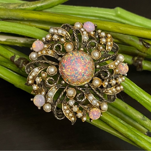 Lisner | Jewelry | Vintage Lisner Pink Fire Opal Iridescent Confetti ...